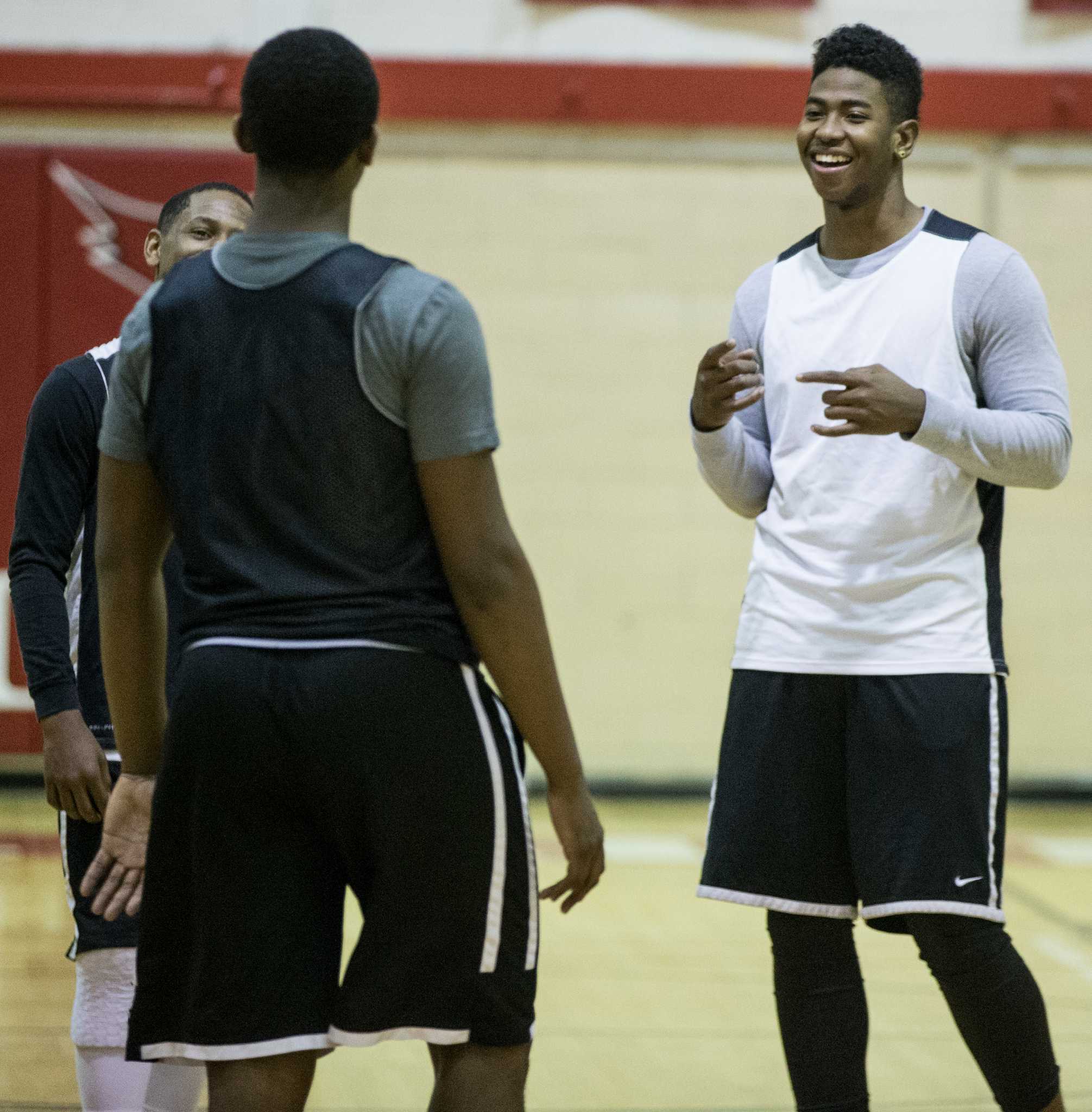 James' long recovery ends in time to bolster Bellaire