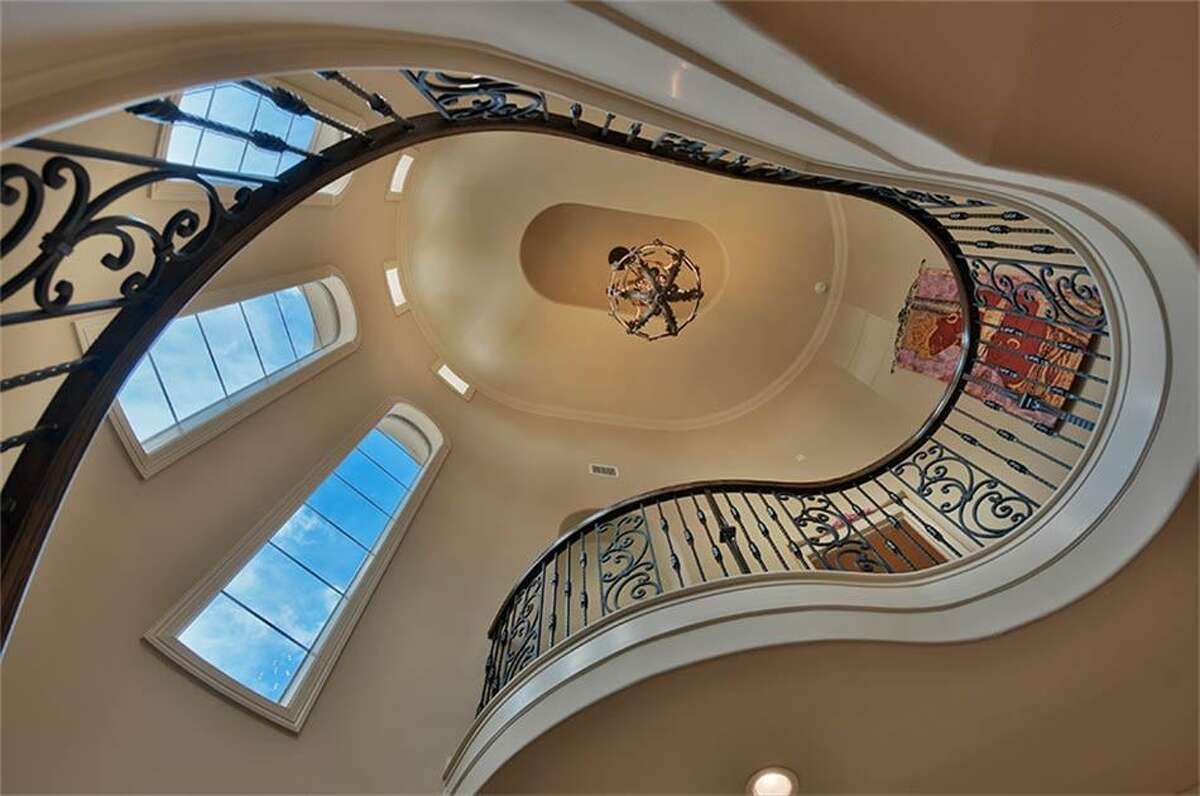 The 5 best new home listings in The Woodlands