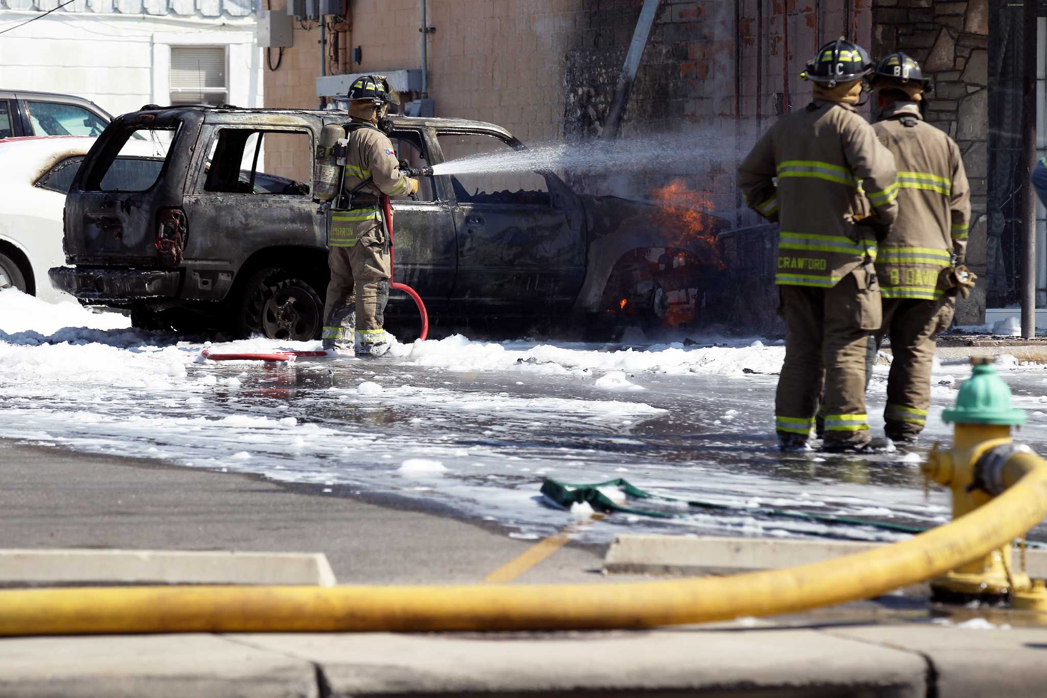 Ruptured gas line torches SUV, damages 5 cars in South Side parking lot