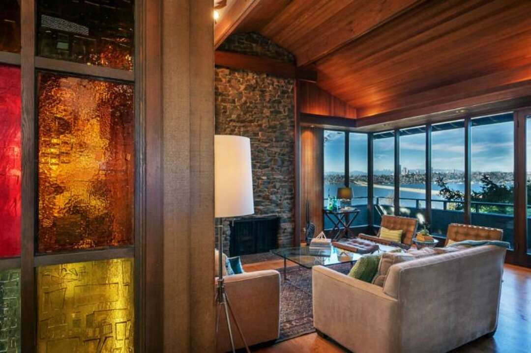 Mercer Island house by noted modern architect Ralph Anderson for sale