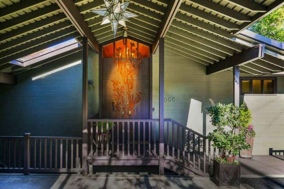 Mercer Island house by noted modern architect Ralph Anderson for sale