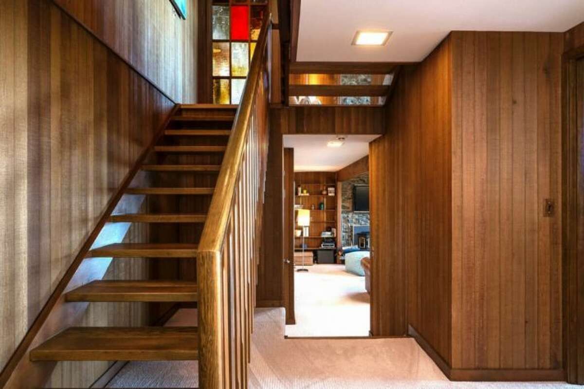 Mercer Island house by noted modern architect Ralph Anderson for sale