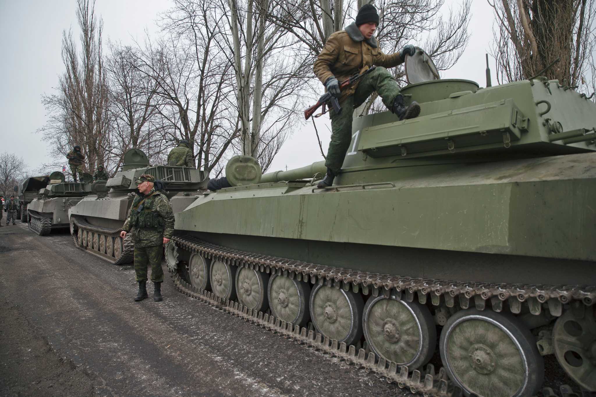 Ukraine, rebels start pulling back heavy weapons in the east