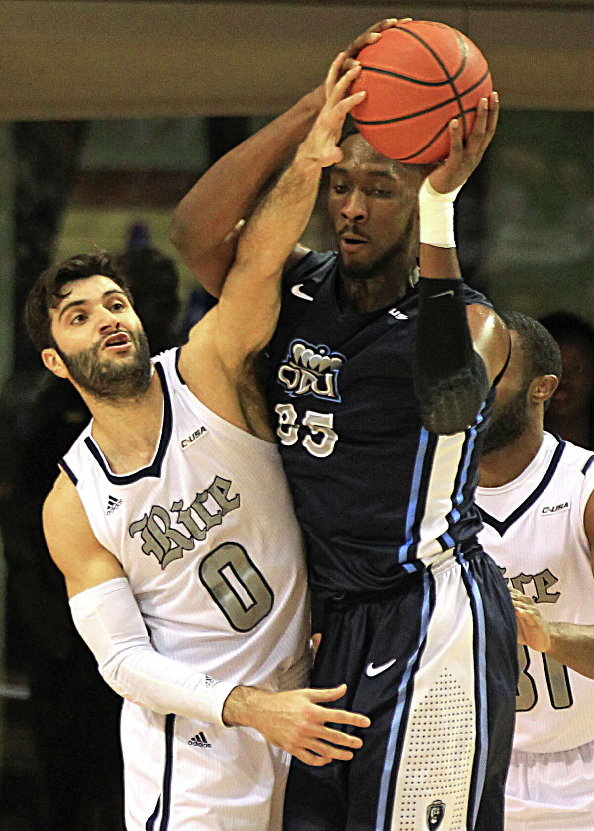 Rhoades cites 'tentative' approach in Owls' loss to Old Dominion