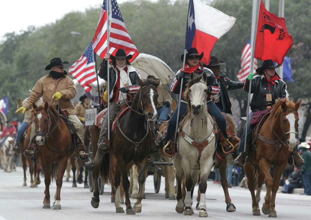Chilly rodeo parade marks start of festivities