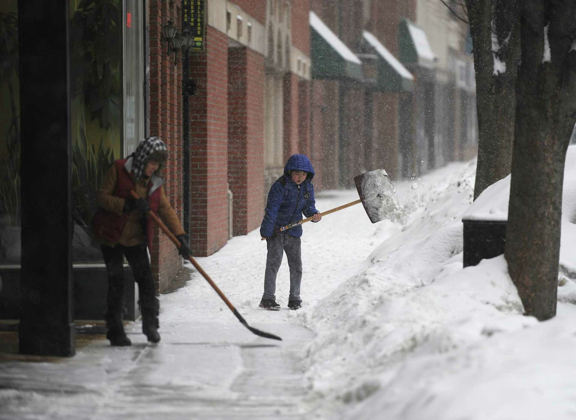 Snow, slippery roads cause numerous accidents, possible messy morning ...