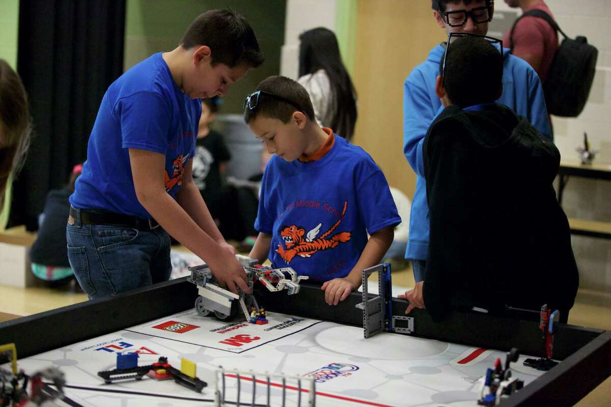 Students turn Legos into robots