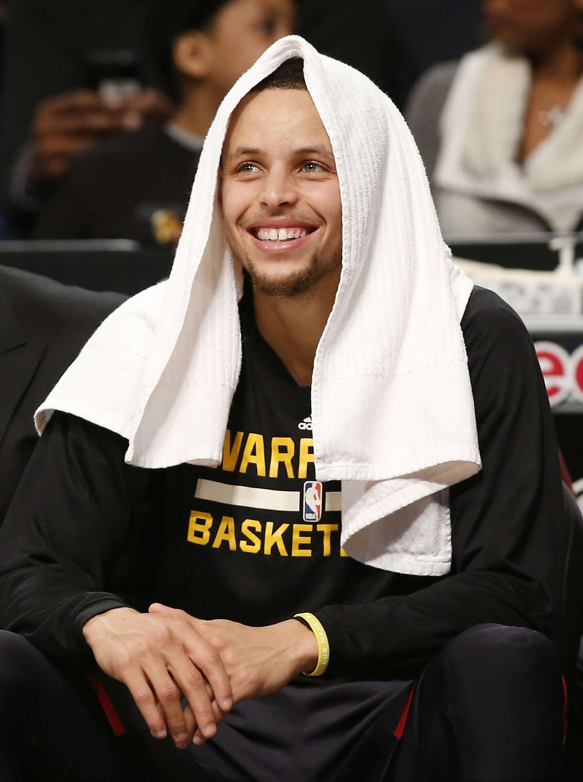 Warriors' Stephen Curry suffers broken left hand vs. Suns