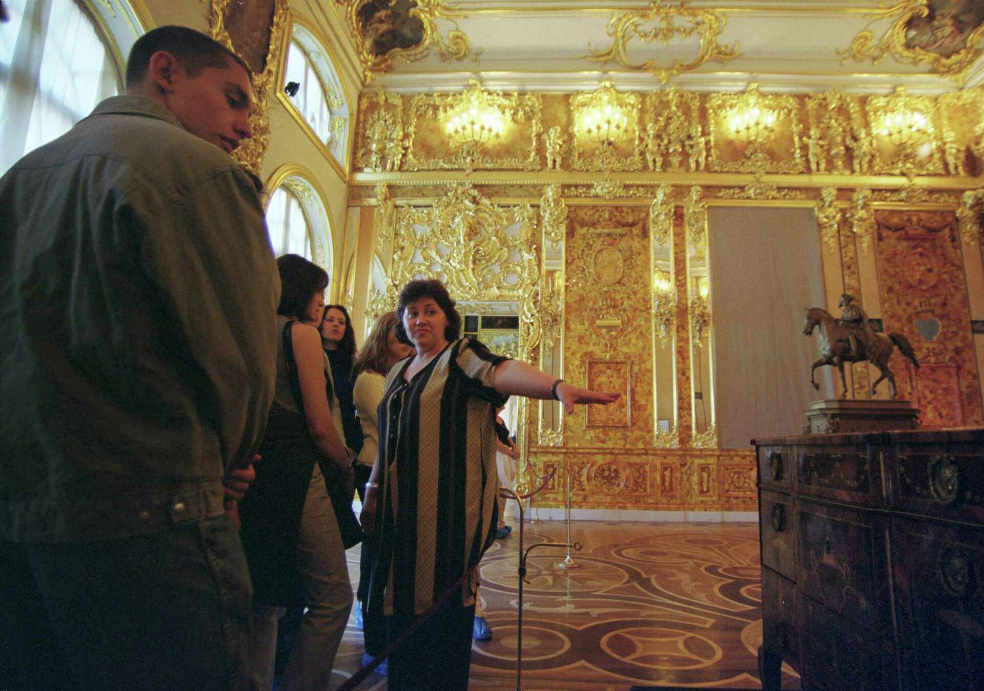 Nazi-stolen 'Amber Room' of gold may finally be found