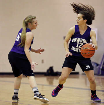 These D’Hanis Cowgirls making own history