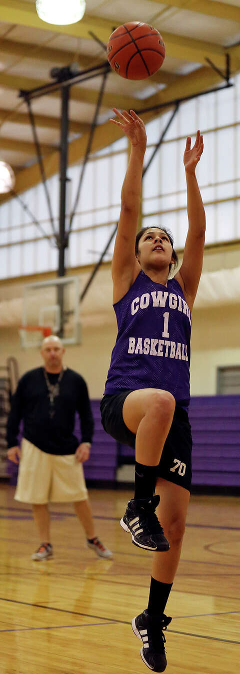 These D’Hanis Cowgirls making own history