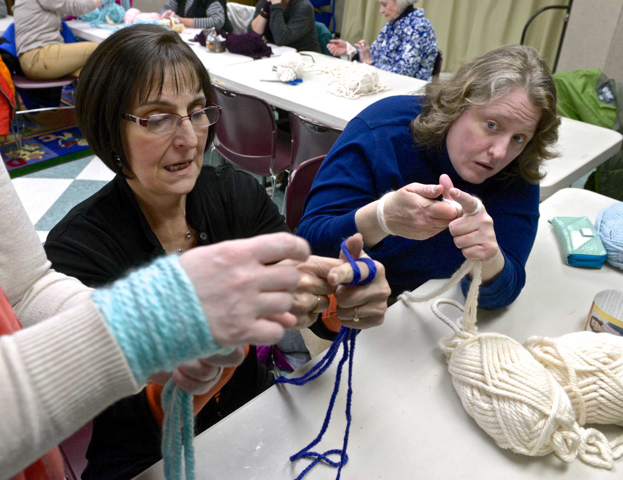 New Fairfield Library weaves new hobby with arm-knitting class