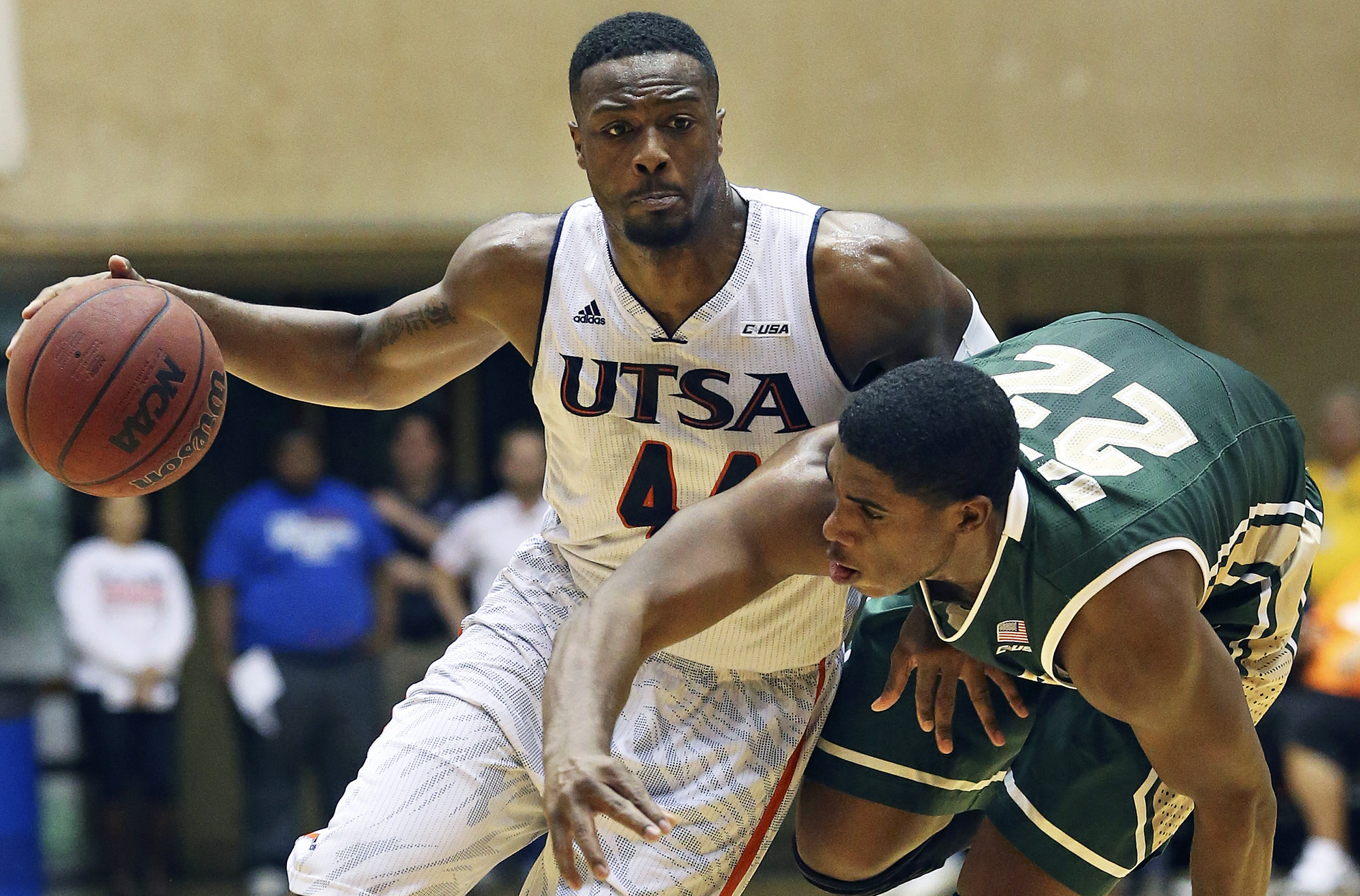 Lewis says confidence remains high in UTSA basketball camp