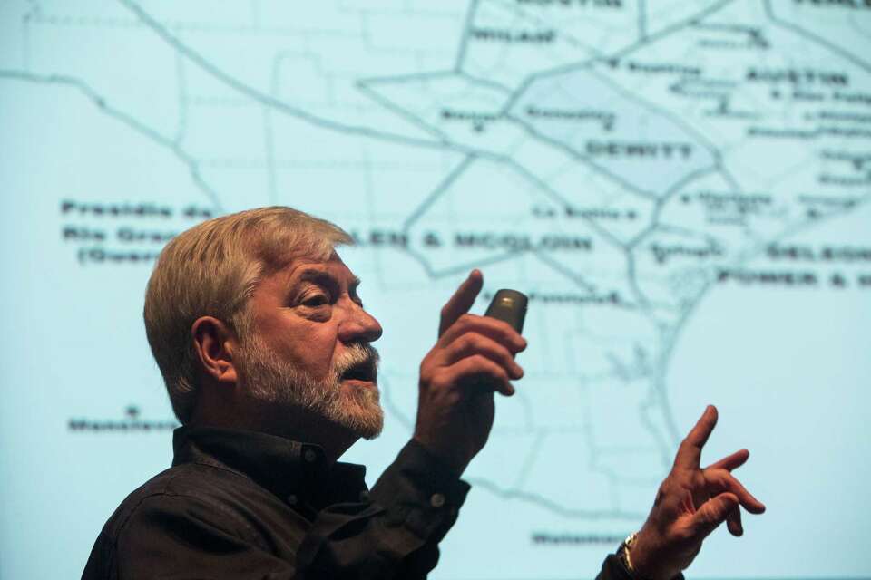 Professor tackles Alamo myths