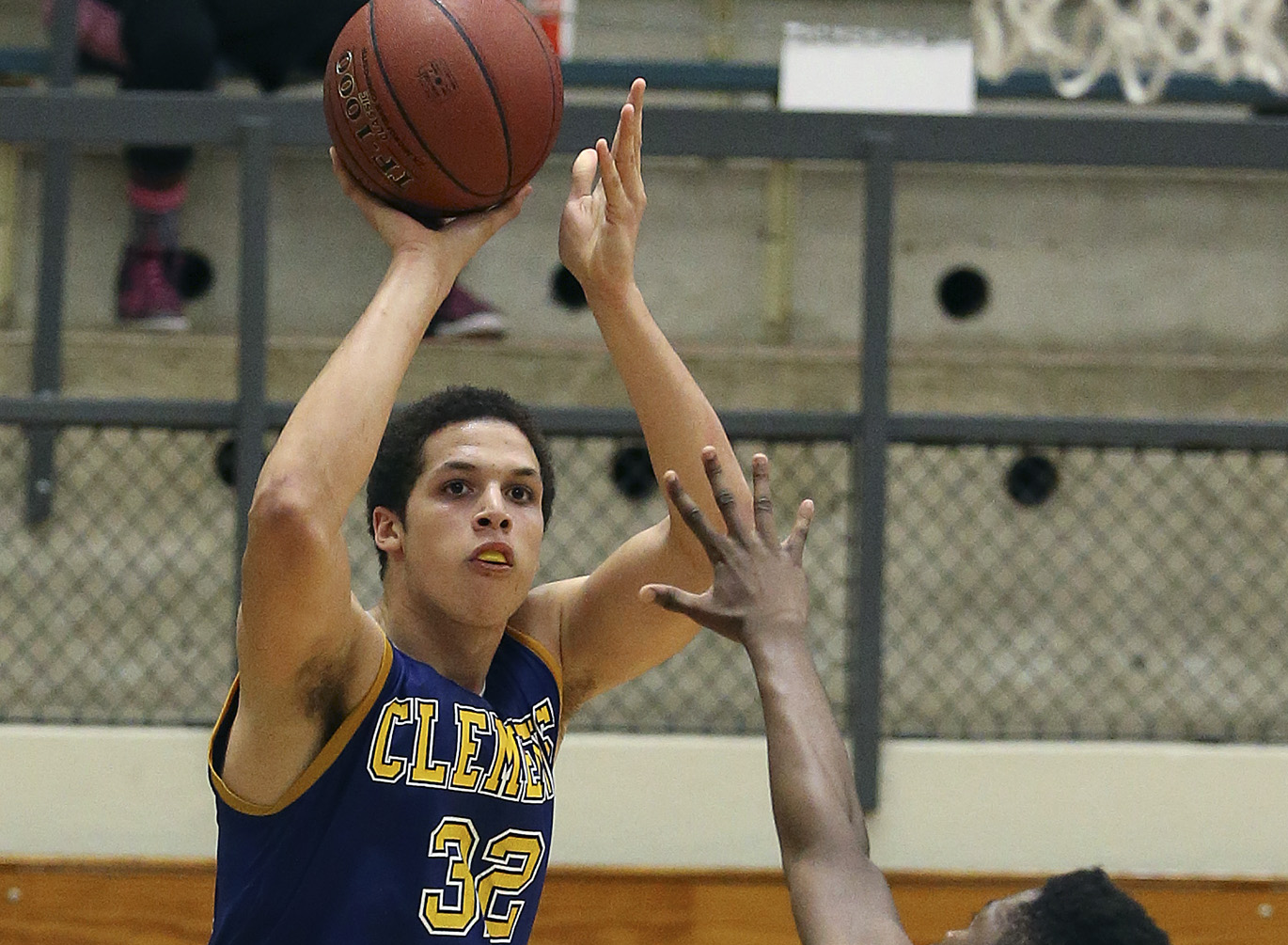 Edwards sets tone for Buffaloes