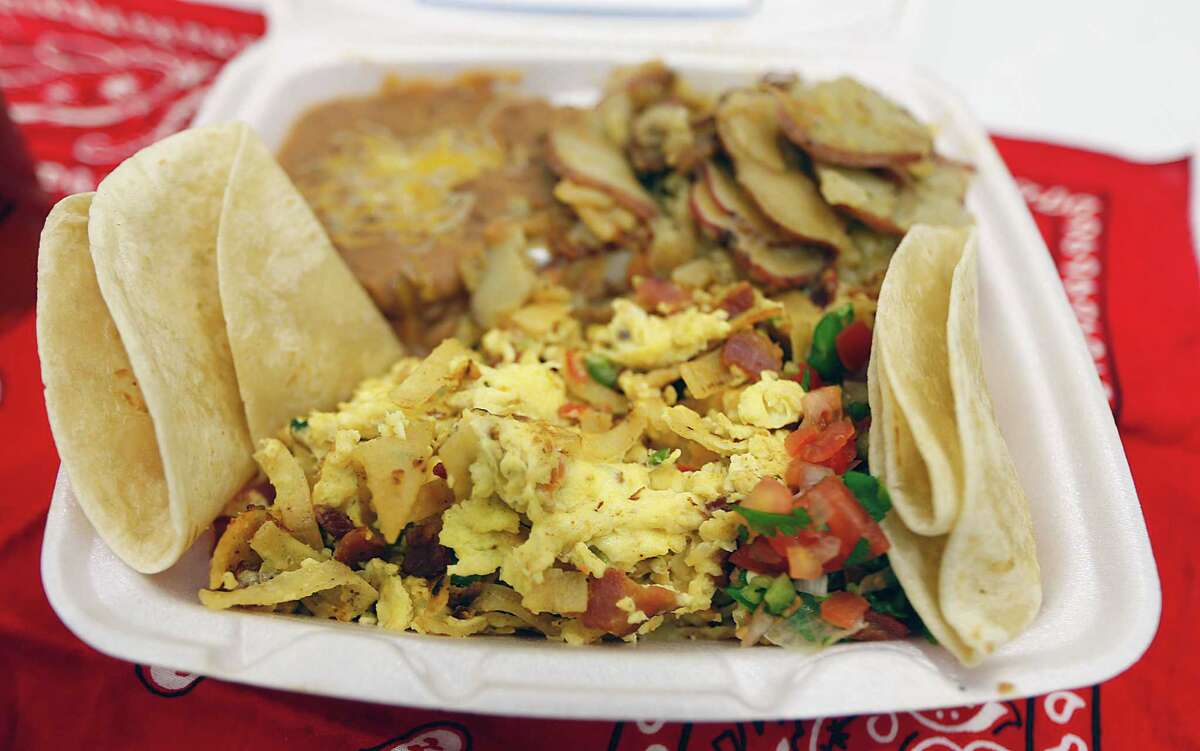 Big flavors, bigger servings dominate Midway food offerings