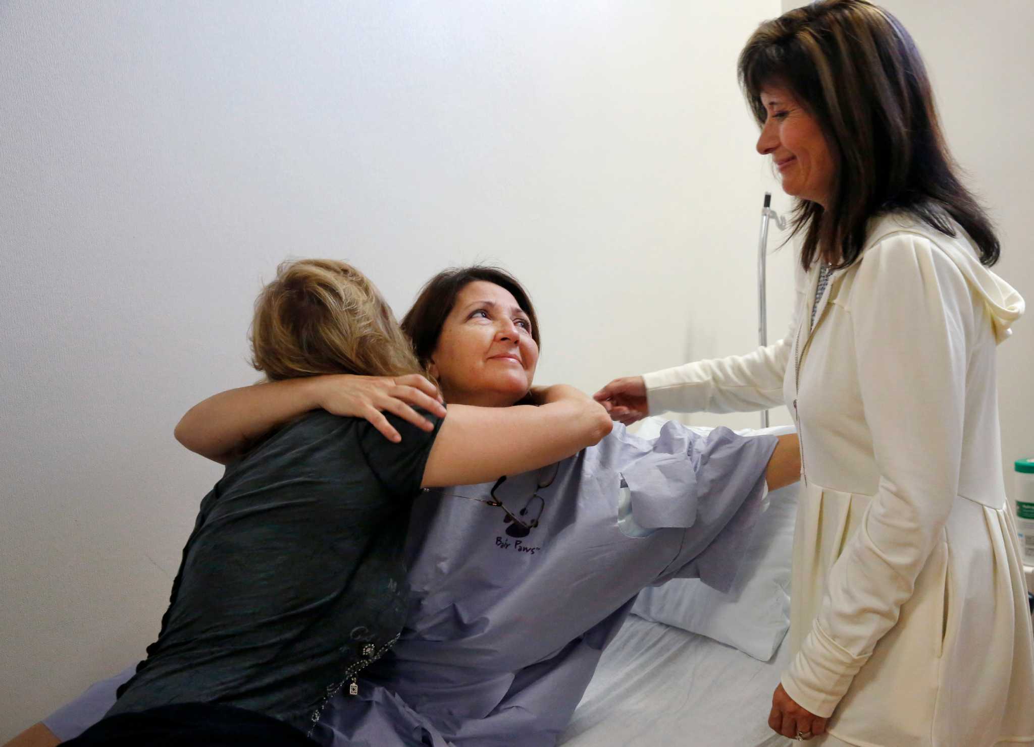 Patients, donors in six-way kidney swap set to meet each other