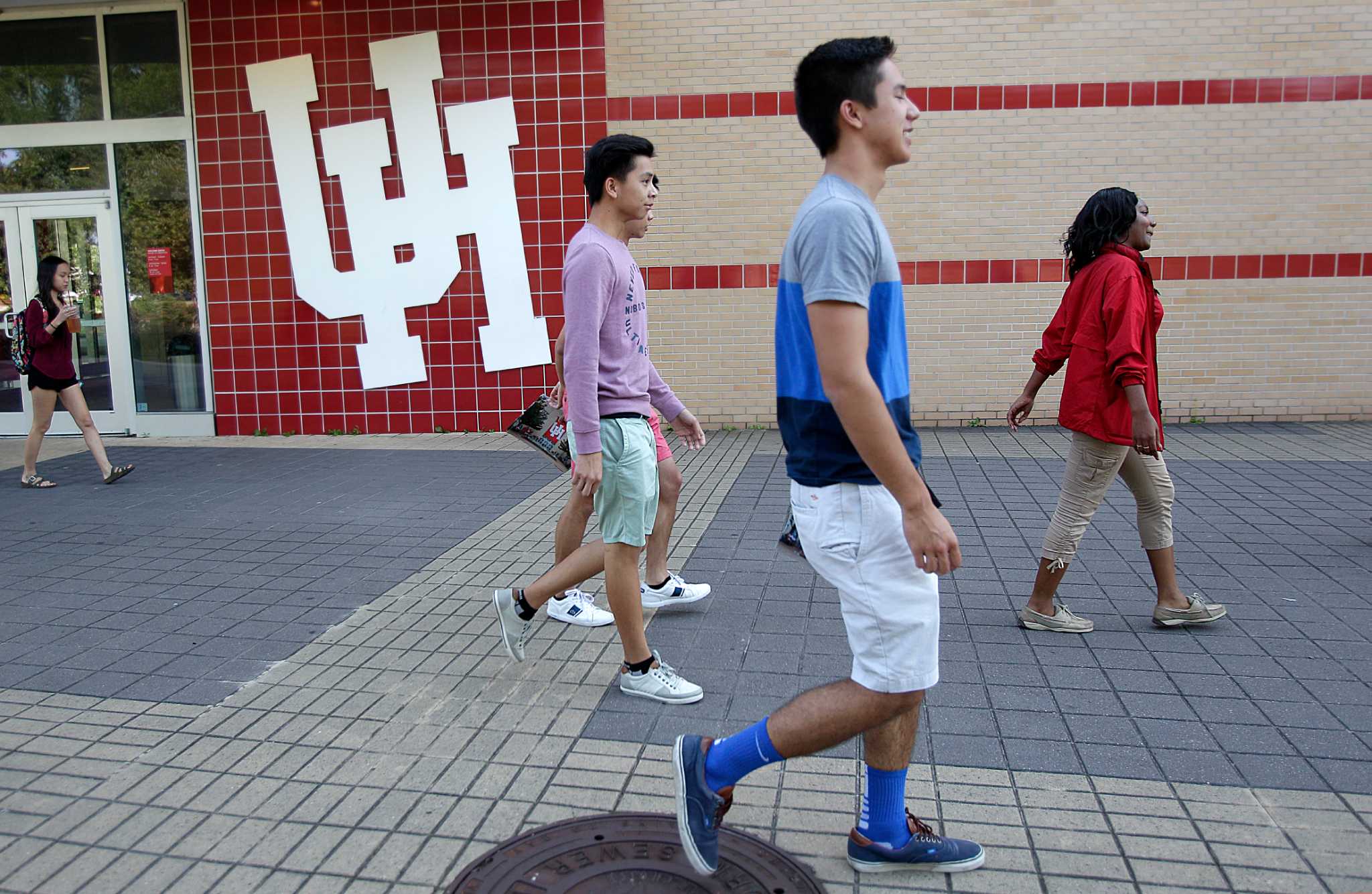 Uh Suspends Sigma Chi Fraternity After Hazing Allegations