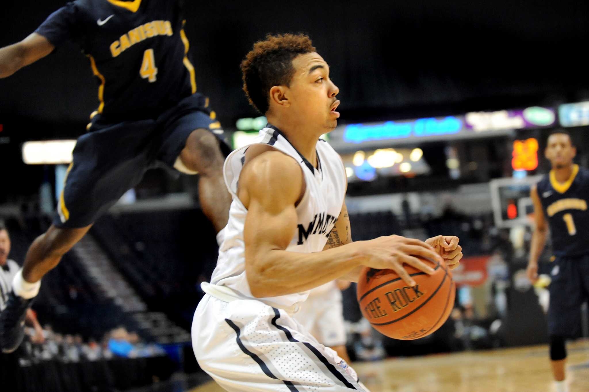 Reigning champion Jaspers stay alive