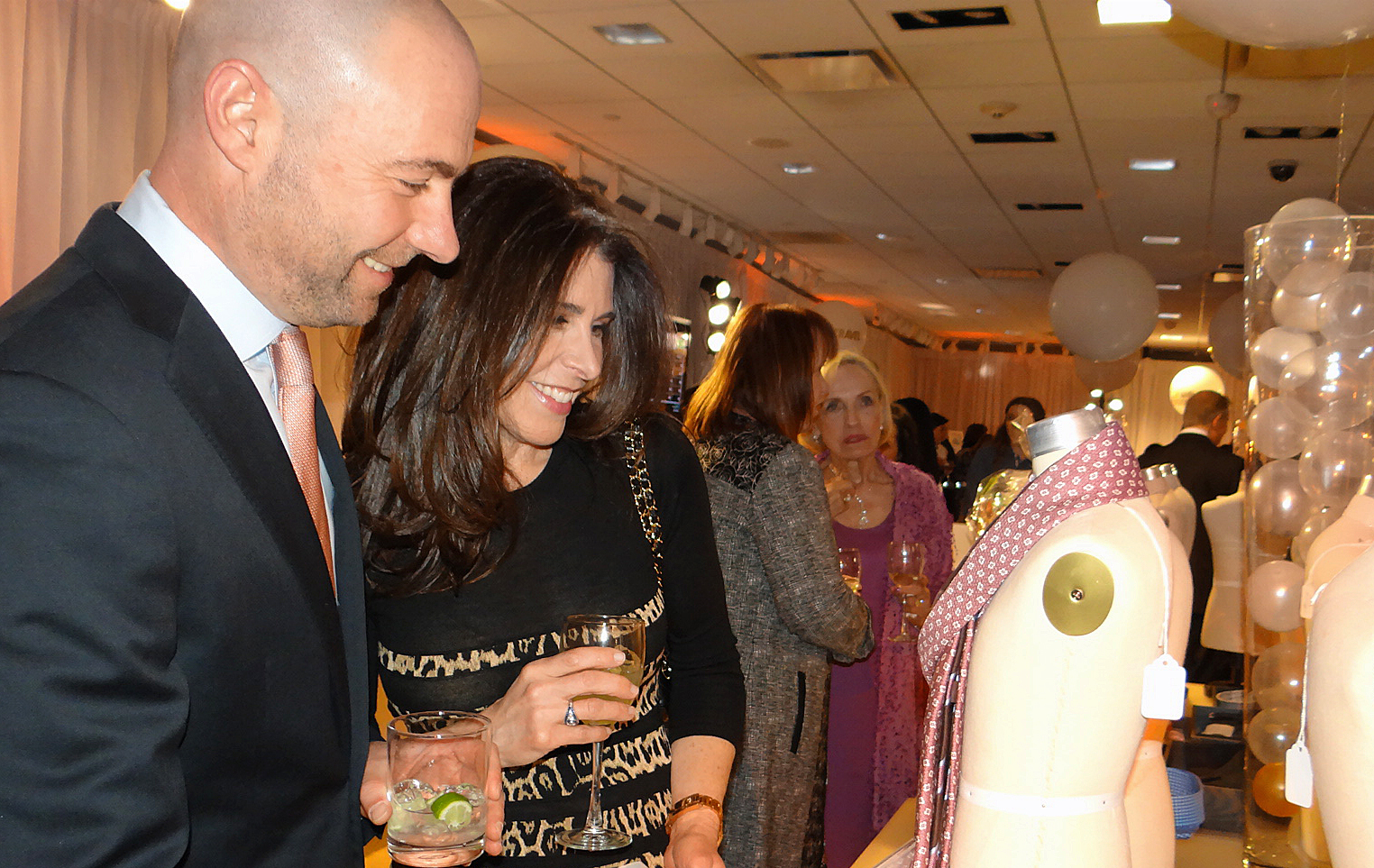 Near & Far Aid gala: Glamorous crowd in giving mood