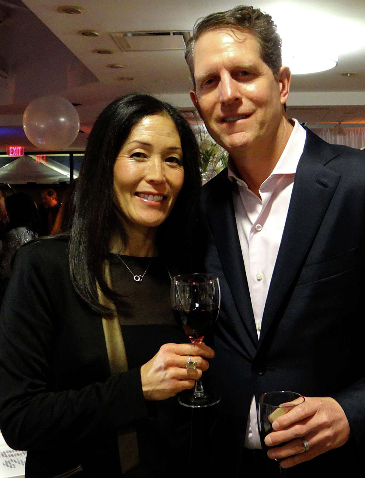 Near & Far Aid gala: Glamorous crowd in giving mood