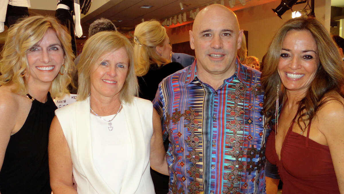 Near & Far Aid gala: Glamorous crowd in giving mood