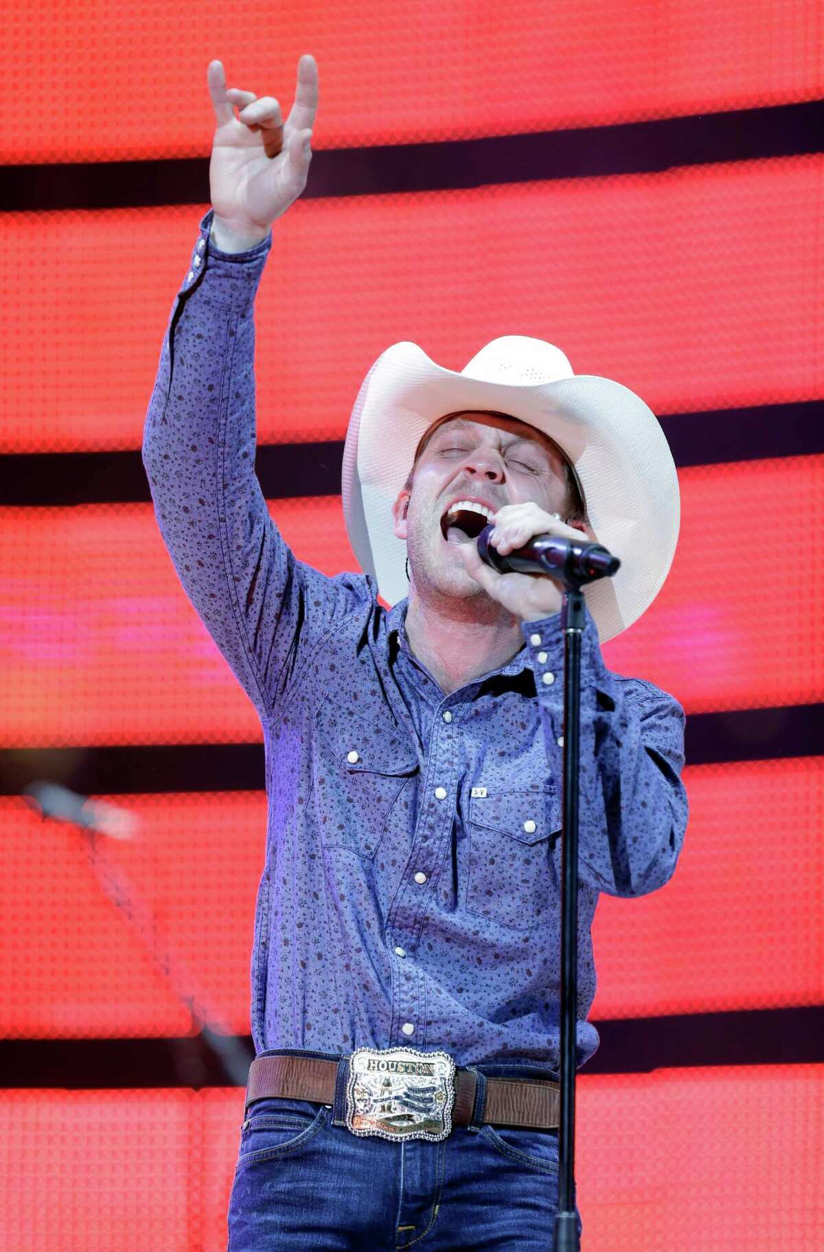 Justin Moore makes his rodeo debut