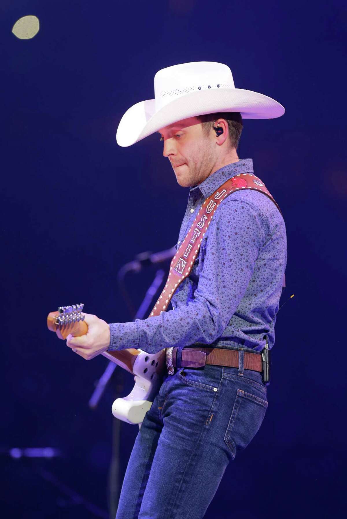 Justin Moore makes his rodeo debut
