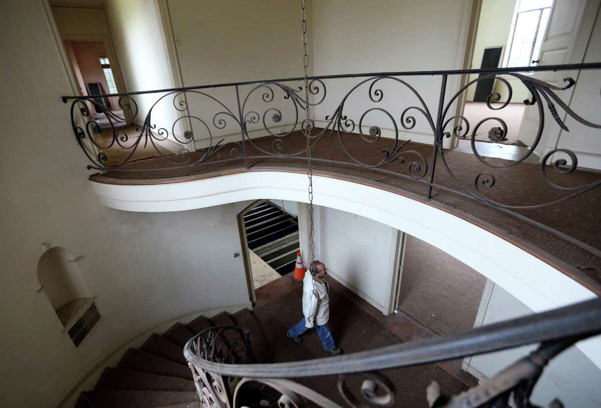 Weingarten mansion begins its transformation
