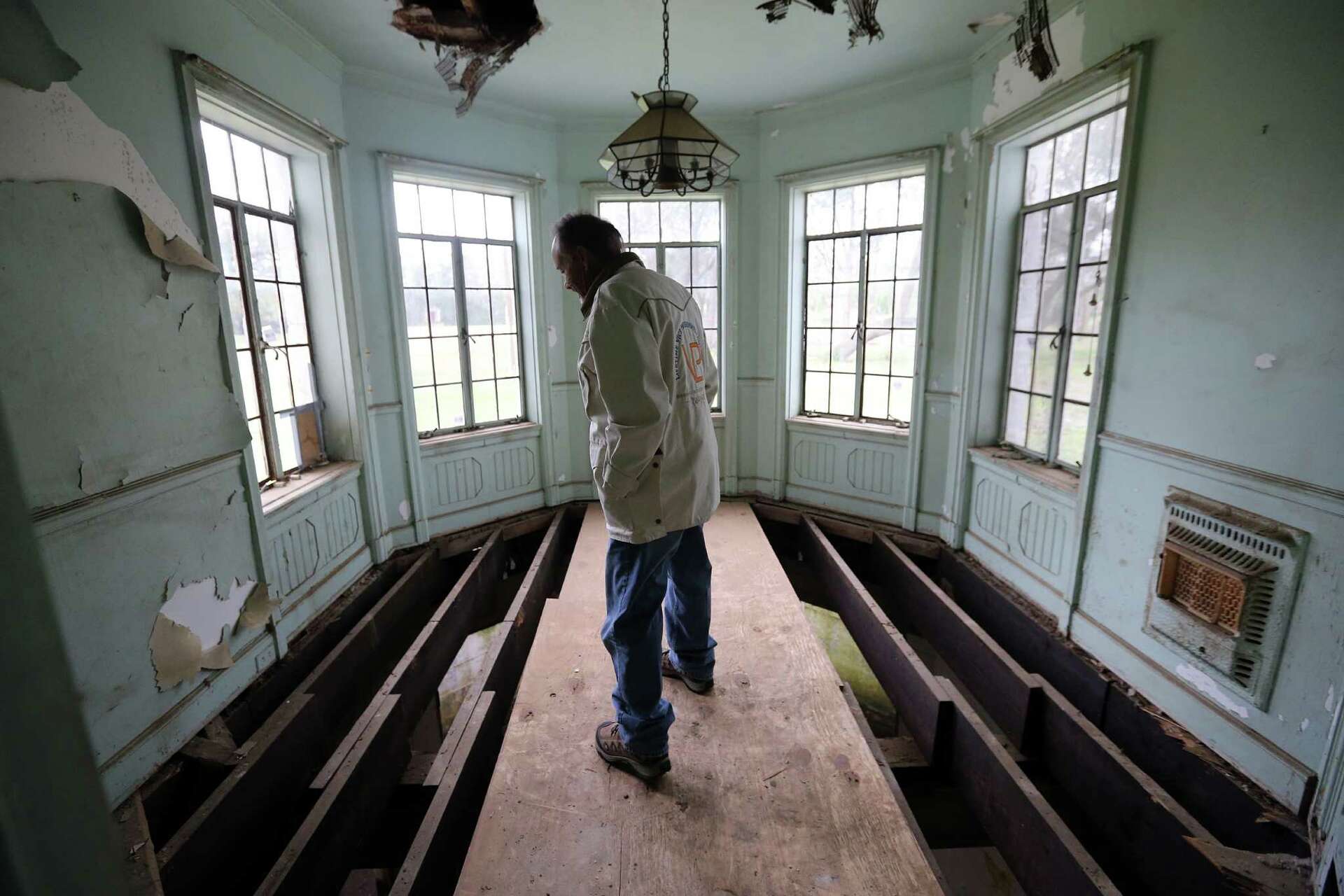 Weingarten mansion begins its transformation