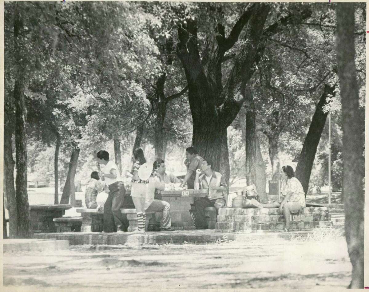 Old photographs of Brackenridge Park capture San Antonio family traditions