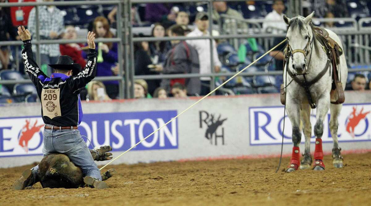 Tie-down roper Peek among those advancing to rodeo semifinals