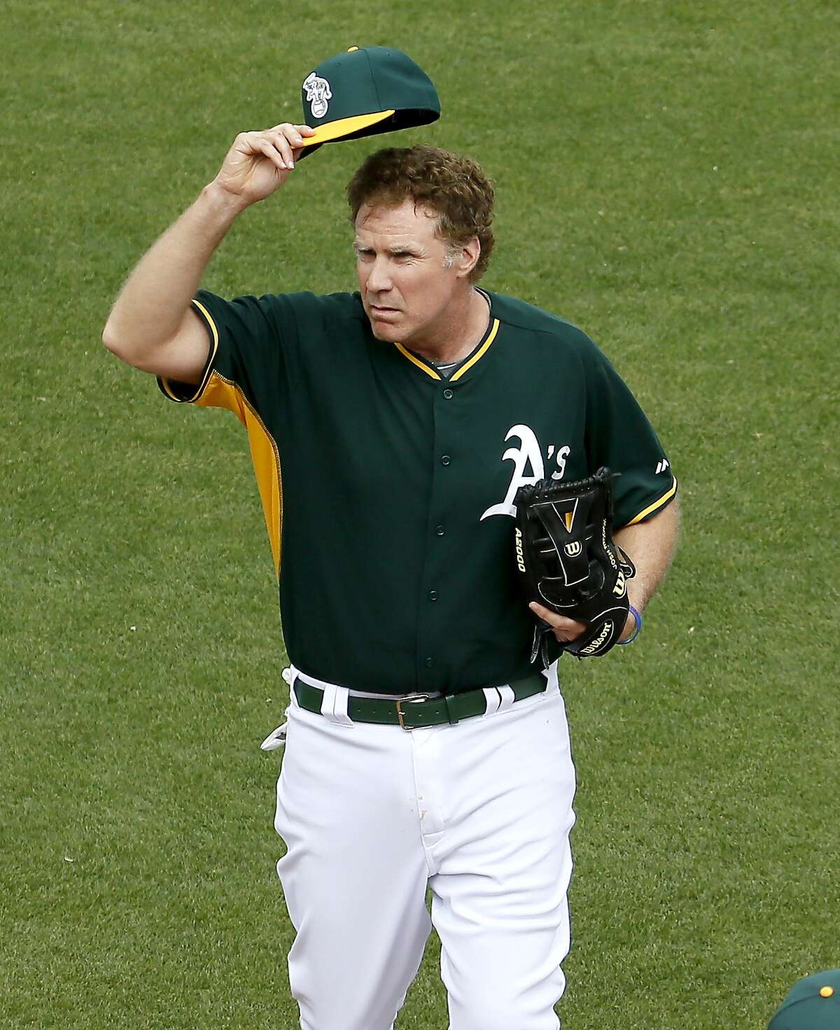 GIANTS SPLASH: Will Ferrell gets a snootful of Jean Machi heat