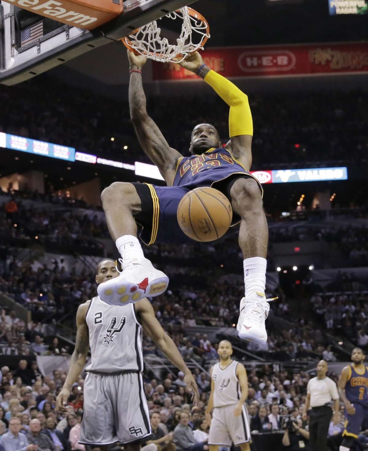 Unconscious Irving, missed free throws doom Spurs