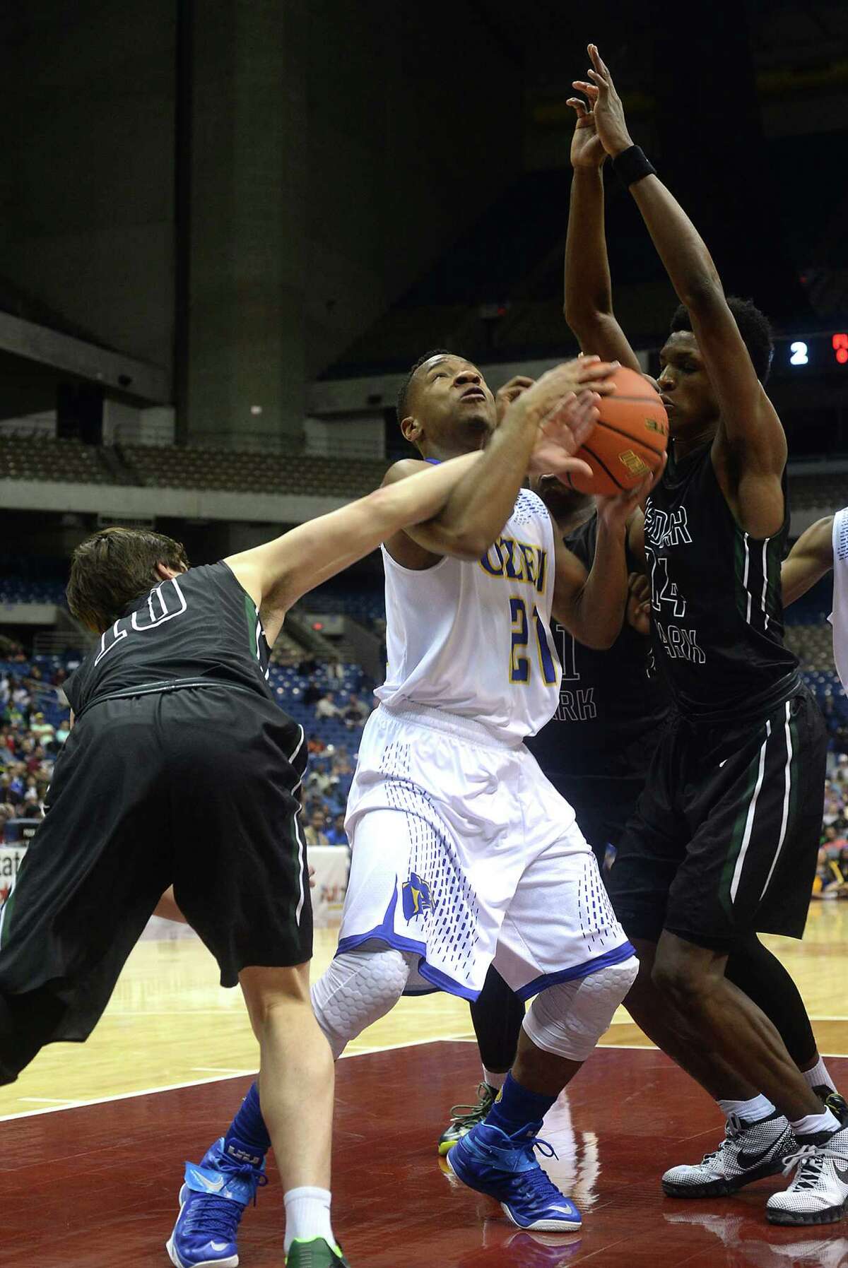 Ozen's second half lifts Panthers into state final game