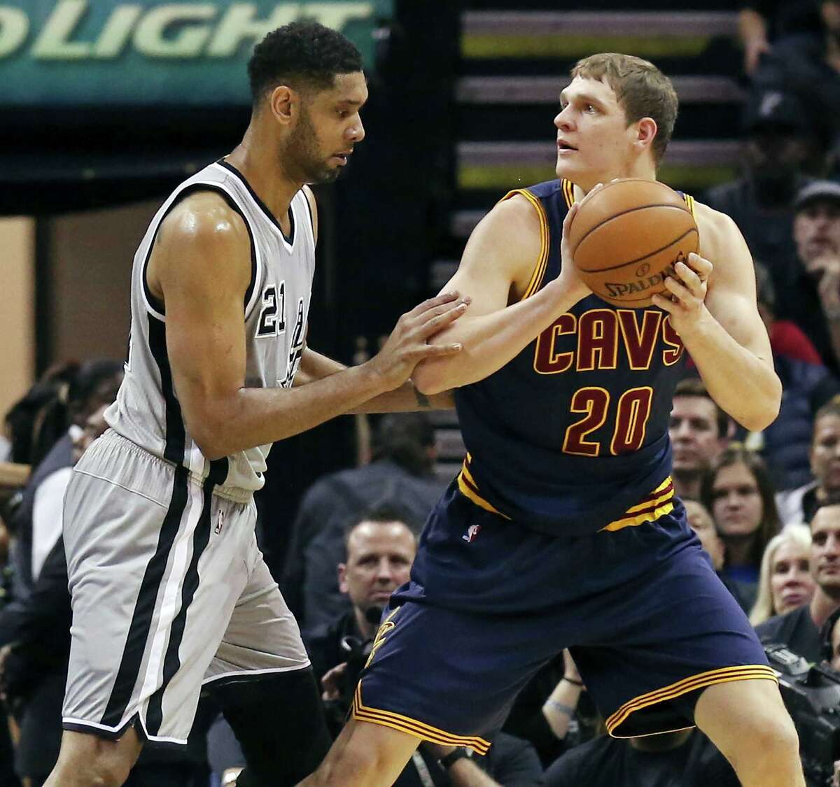 Unconscious Irving, missed free throws doom Spurs
