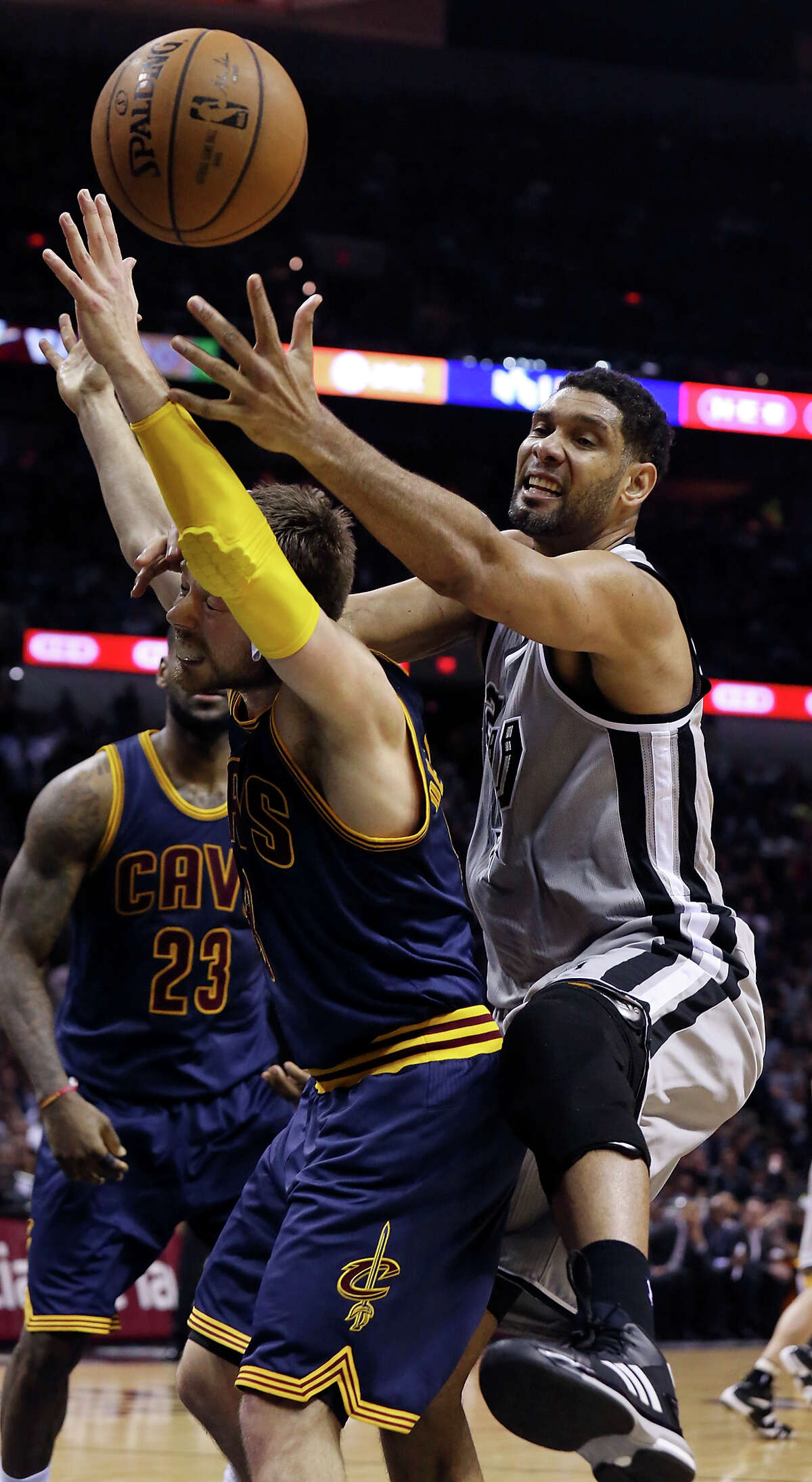 Unconscious Irving, missed free throws doom Spurs