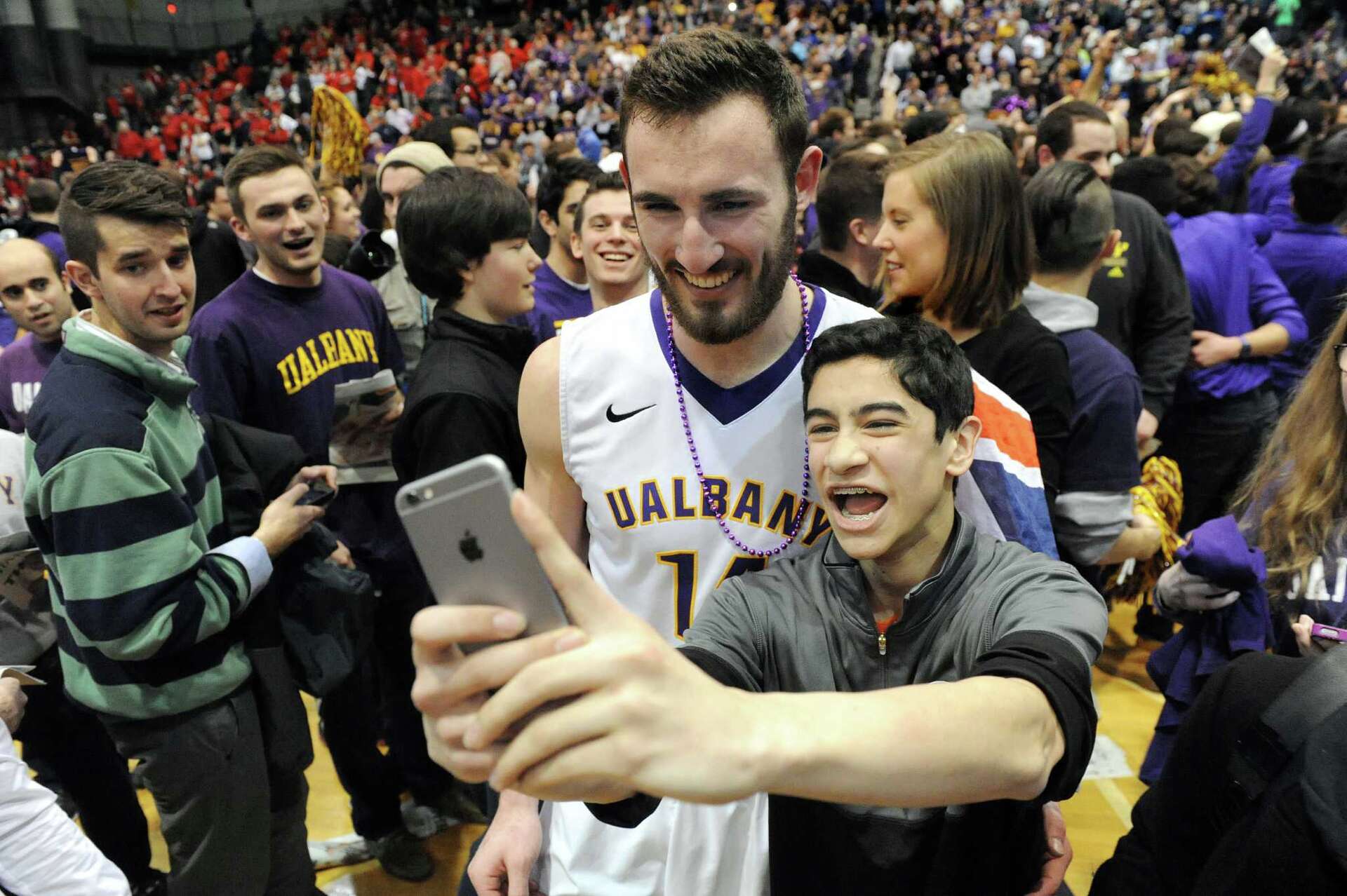 Peter Hooley's 3 sends UAlbany basketball back to NCAA Tournament