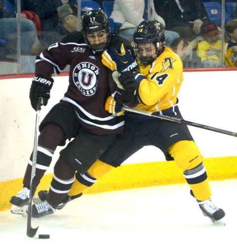 Union hockey beats Quinnipiac on late goal