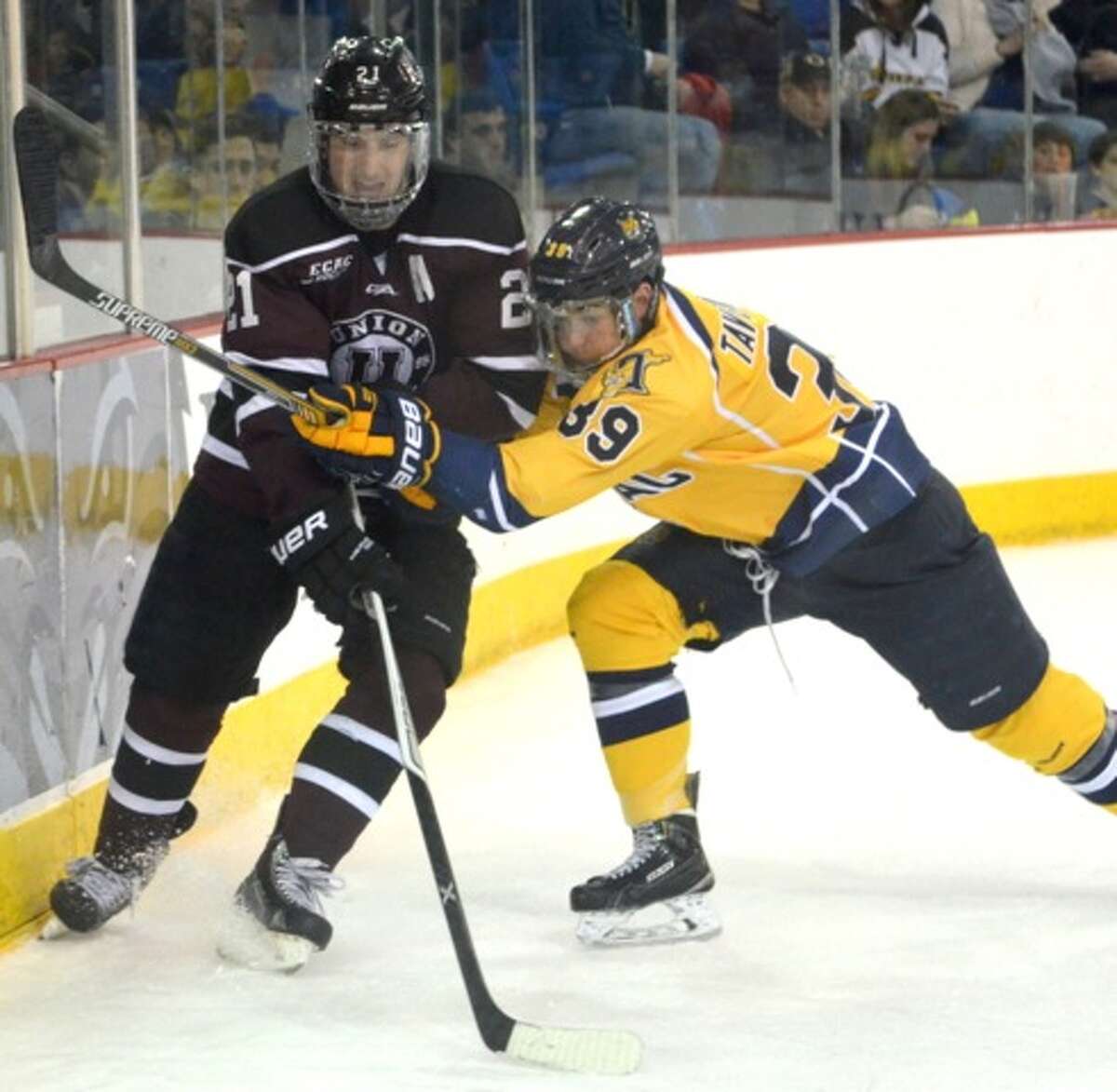 Union hockey beats Quinnipiac on late goal