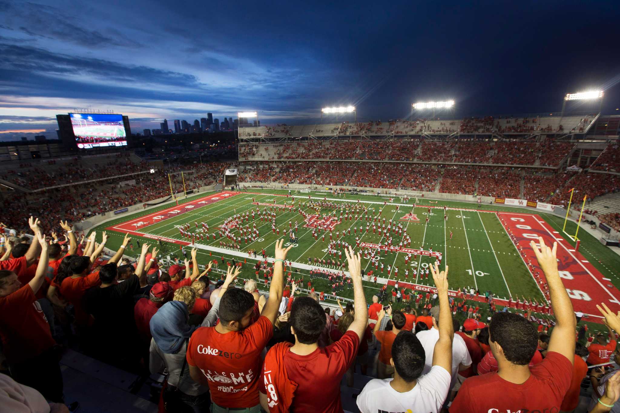 Security worker indicted after punching fans at UH game