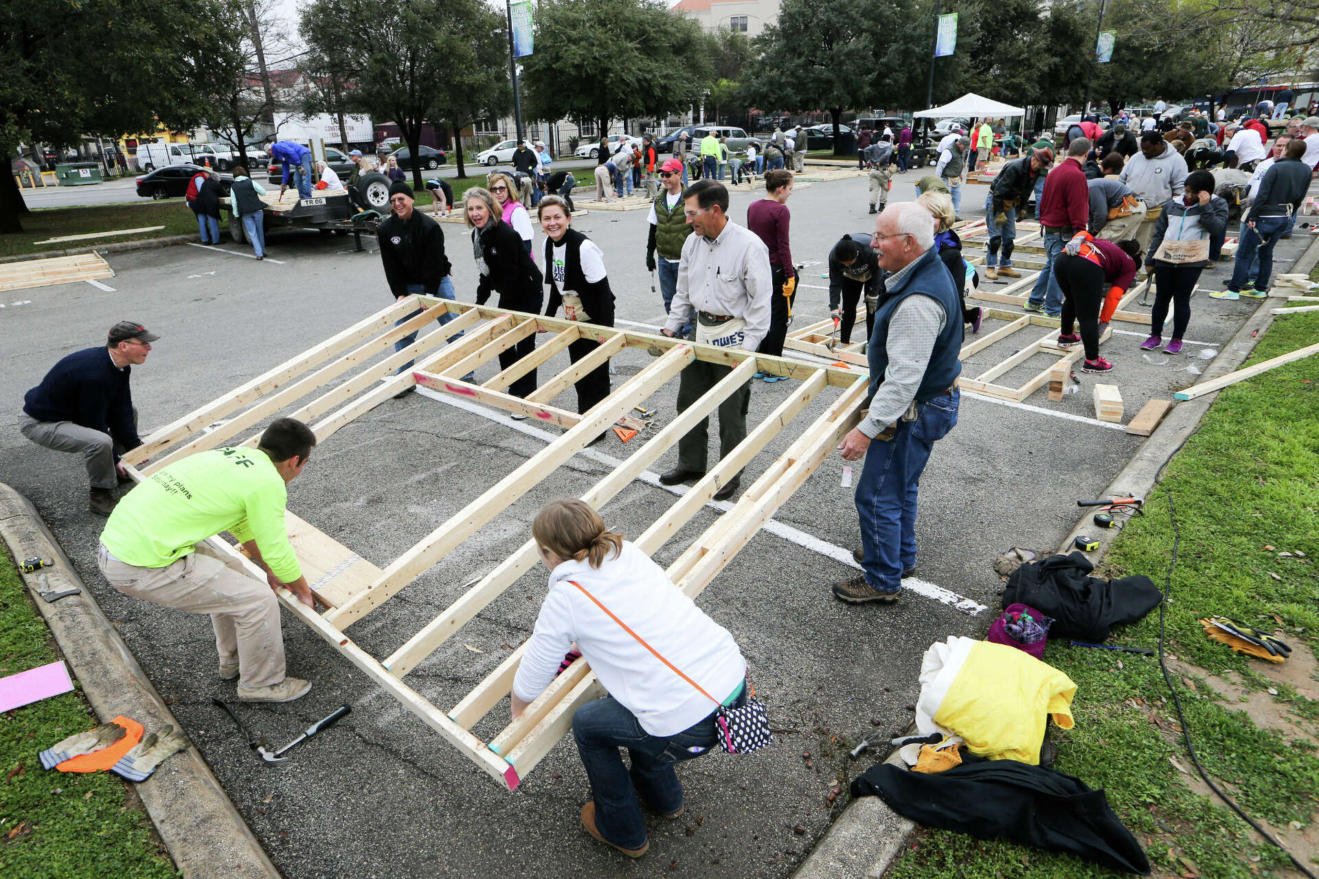 300 volunteers give 240 minutes for 5 houses