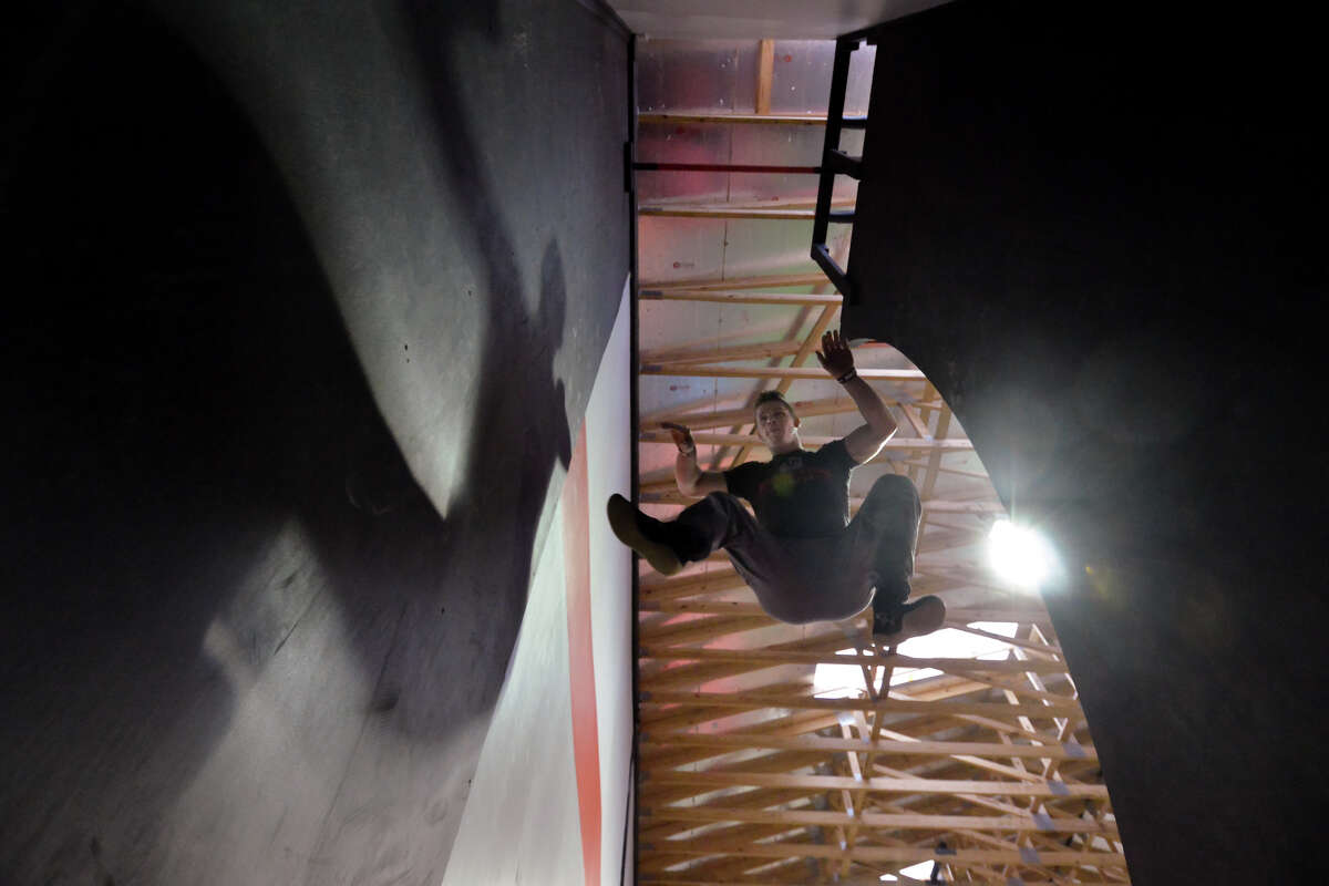 Wannabe ninjas tackle obstacle courses for fun, fitness