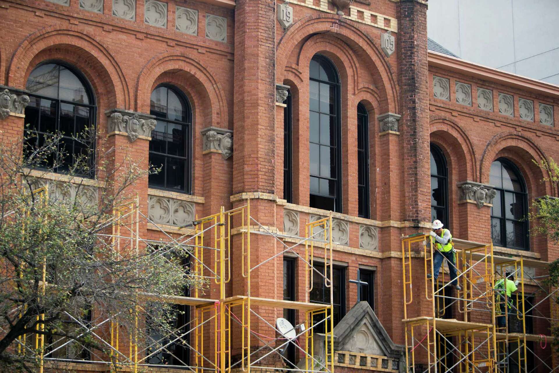 Incarnate Word Academy to raze historic building despite protests