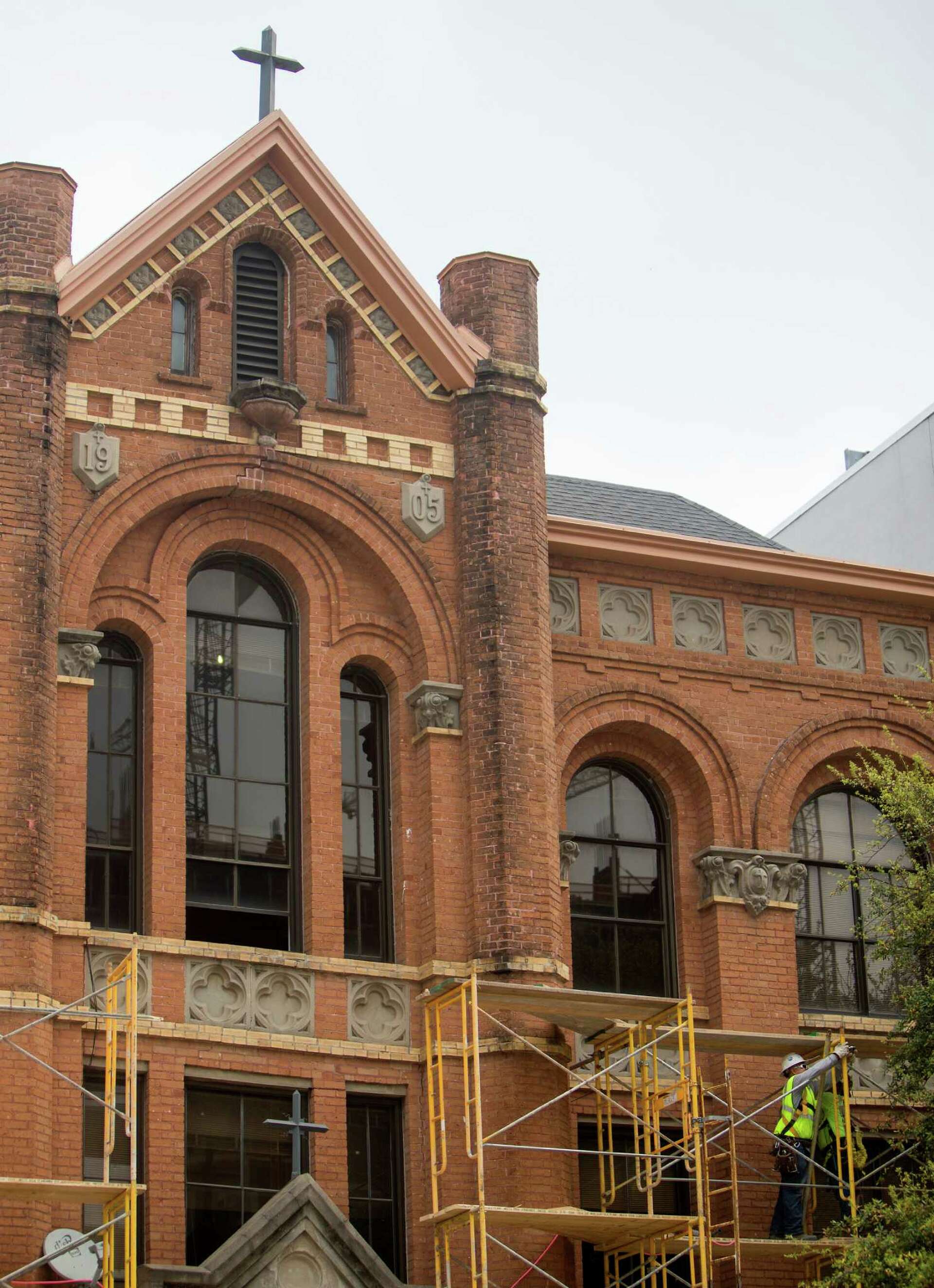 Incarnate Word Academy to raze historic building despite protests