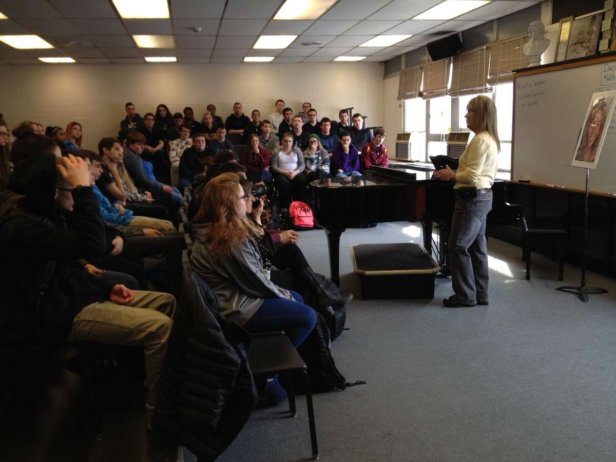 Colonie mom tells how heroin killed Laree Farrell-Lincoln