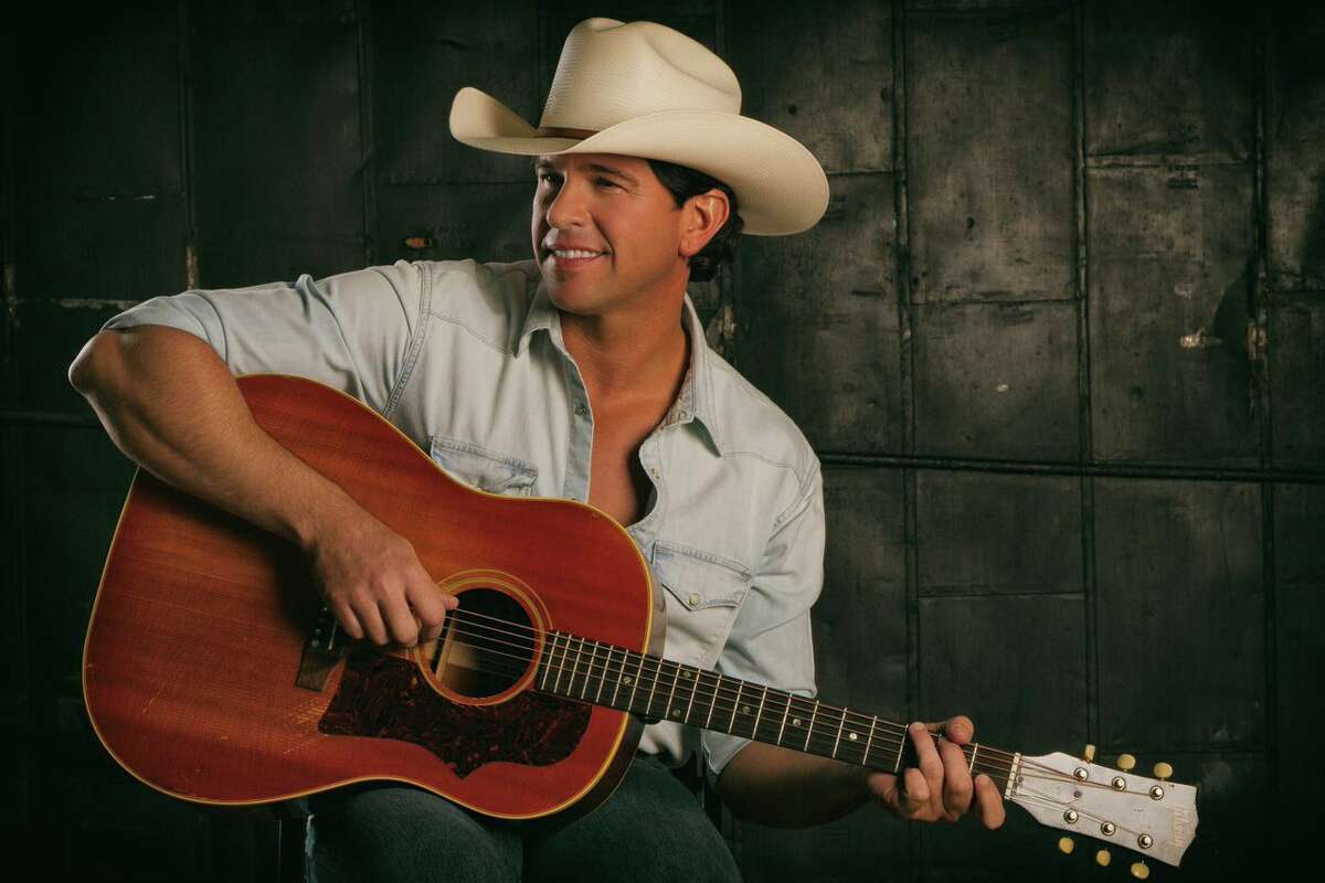 Jon Wolfe stays true to his honky-tonking roots