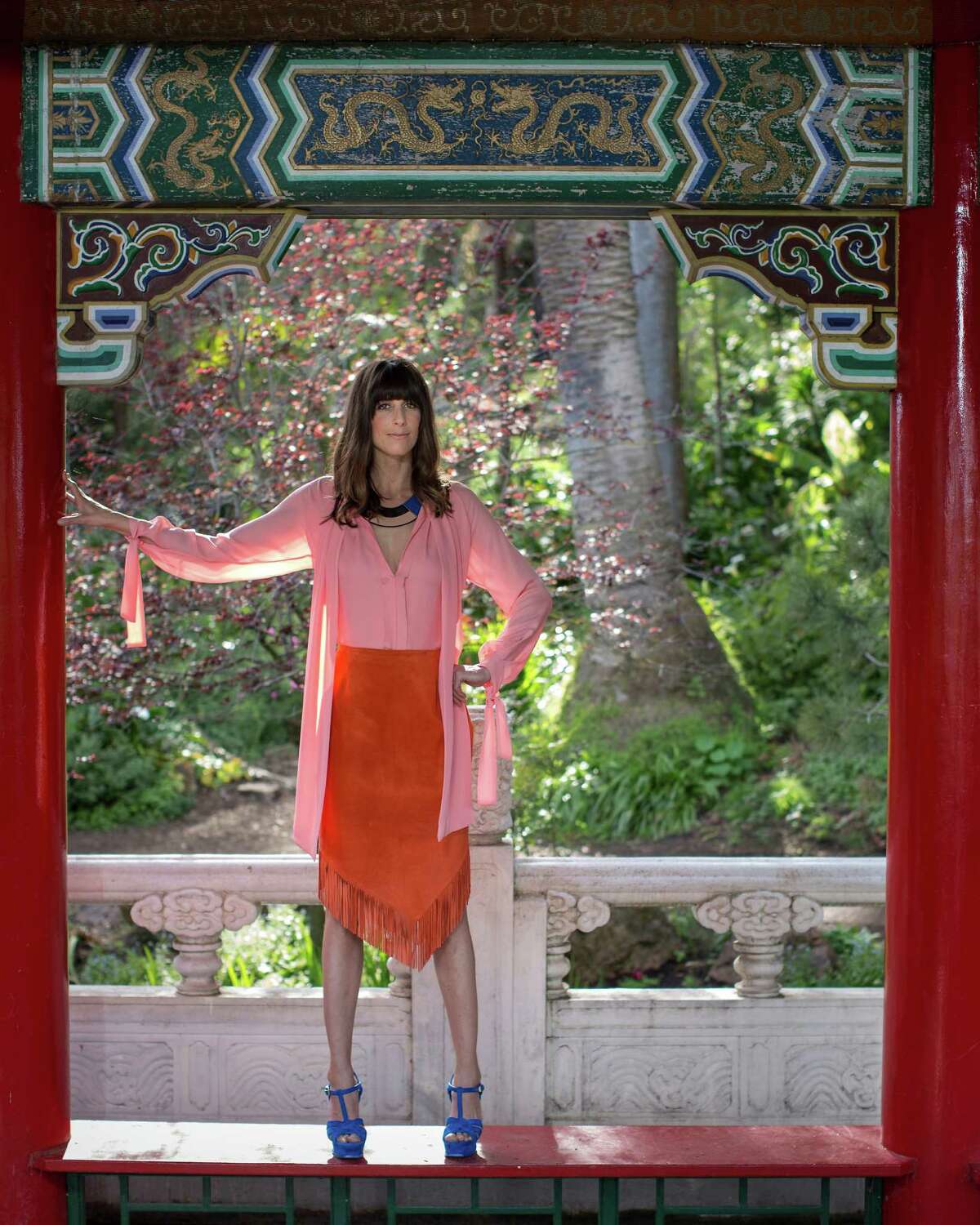 Nicki Bluhm rocks ’70s spring fashion