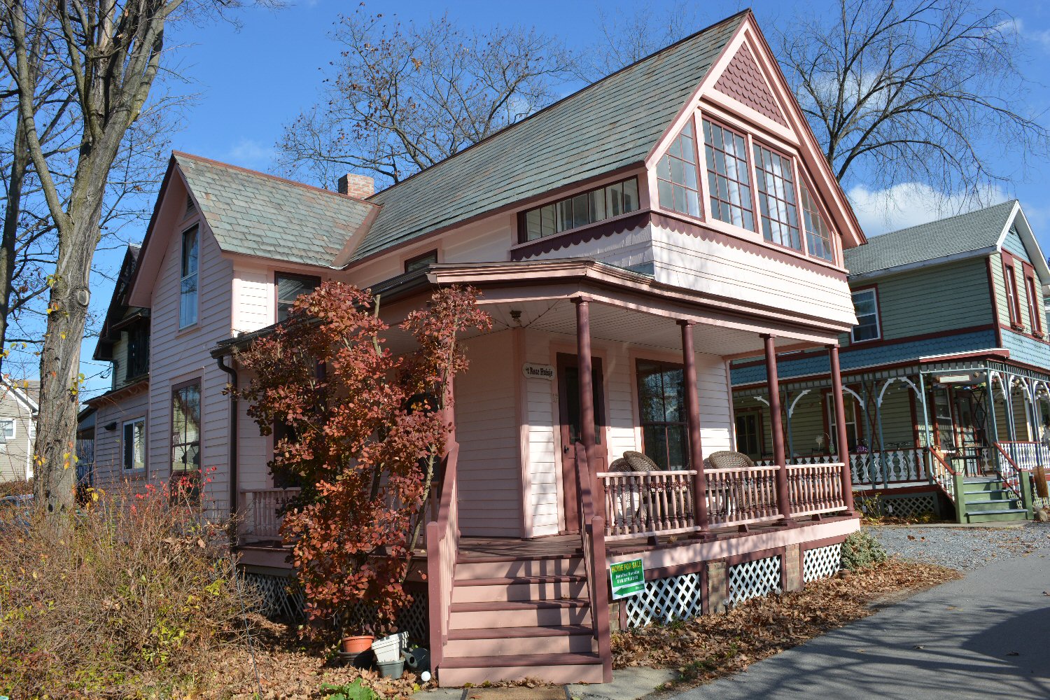 House of the Week: Cottage in Round Lake