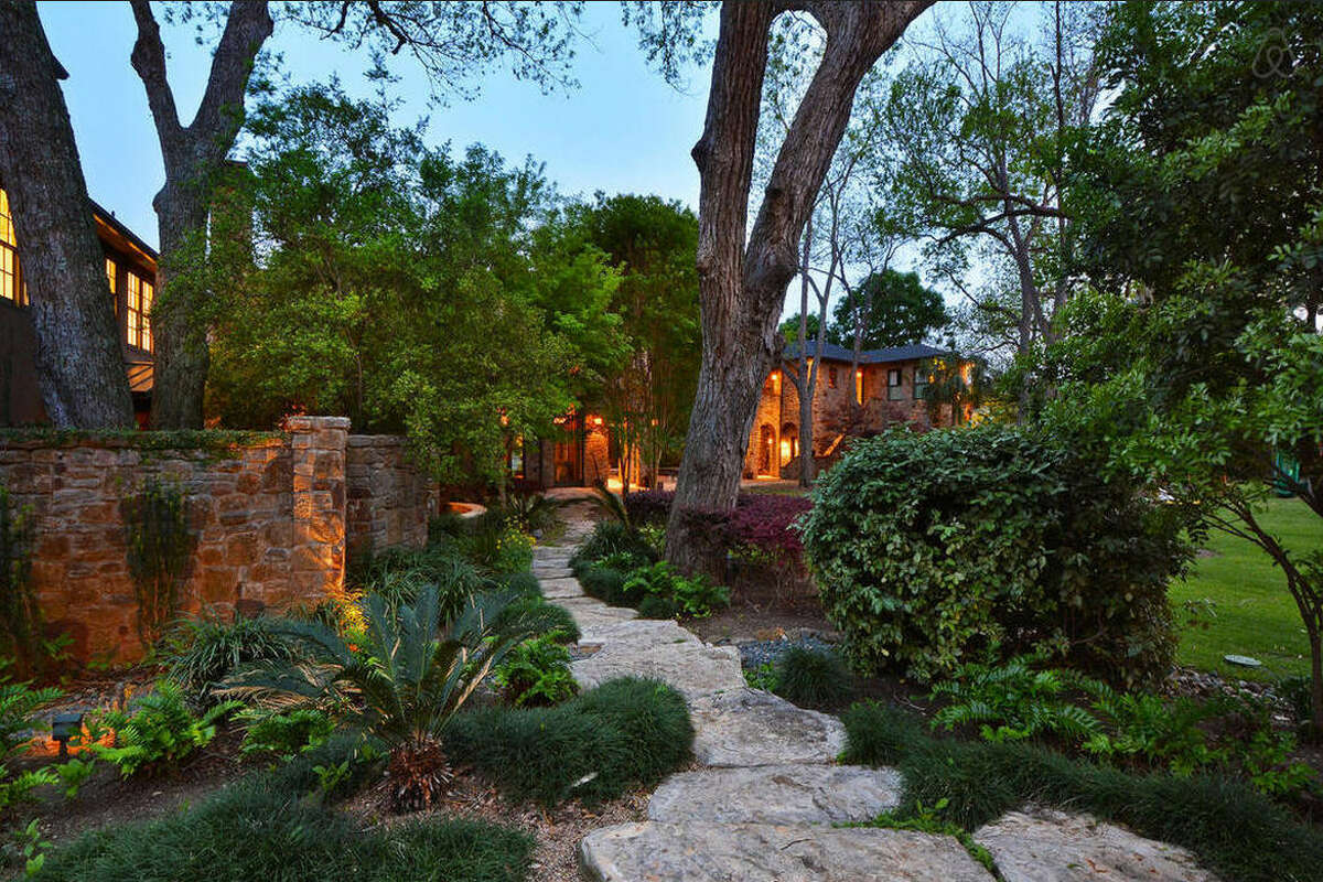 Texans list seriously expensive homes on Airbnb